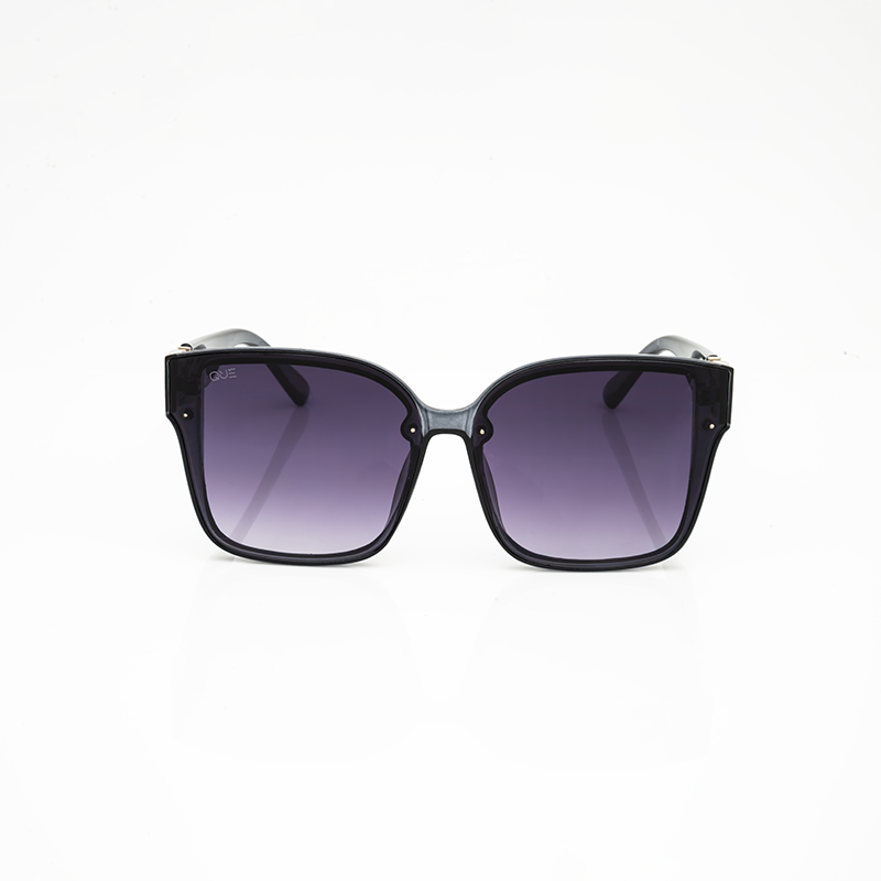 Que Glam Gaze – Que Universe